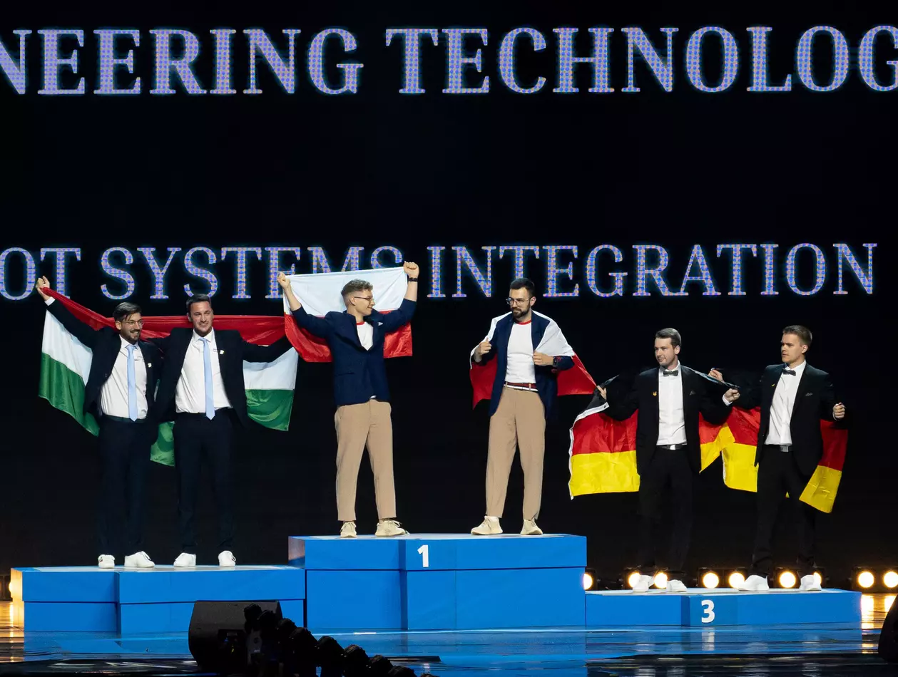 More Powerful Simulations and Enhanced UI with FANUC ROBOGUIDE v10 ...