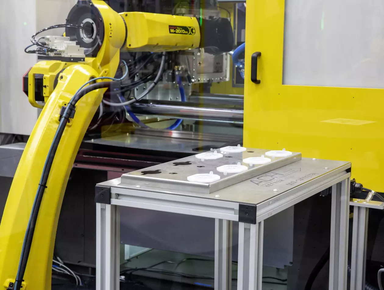 LR-10iA/10 - Fully covered robot for small automation cells