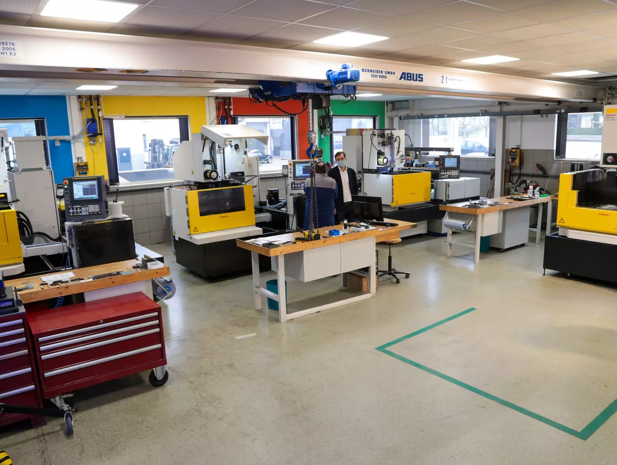 FANUC ROBOCUT α-C400iC | Wire-Cut EDM Machine