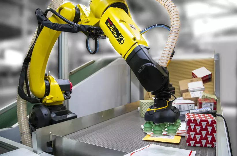 Warehousing, Logistics & Parcel Automation | FANUC Europe